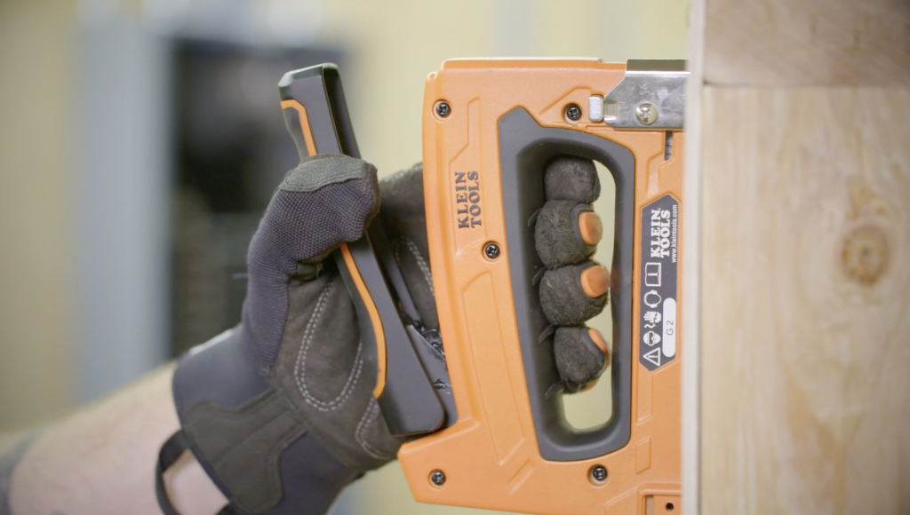 Watts New: Klein Tools Insulated 1/4-Inch x 5/16-inch Staples - IBEW ...